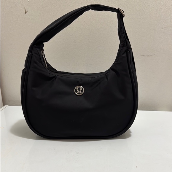 lululemon athletica | Bags | Lululemon City Essentials Shoulder Bag 4l ...